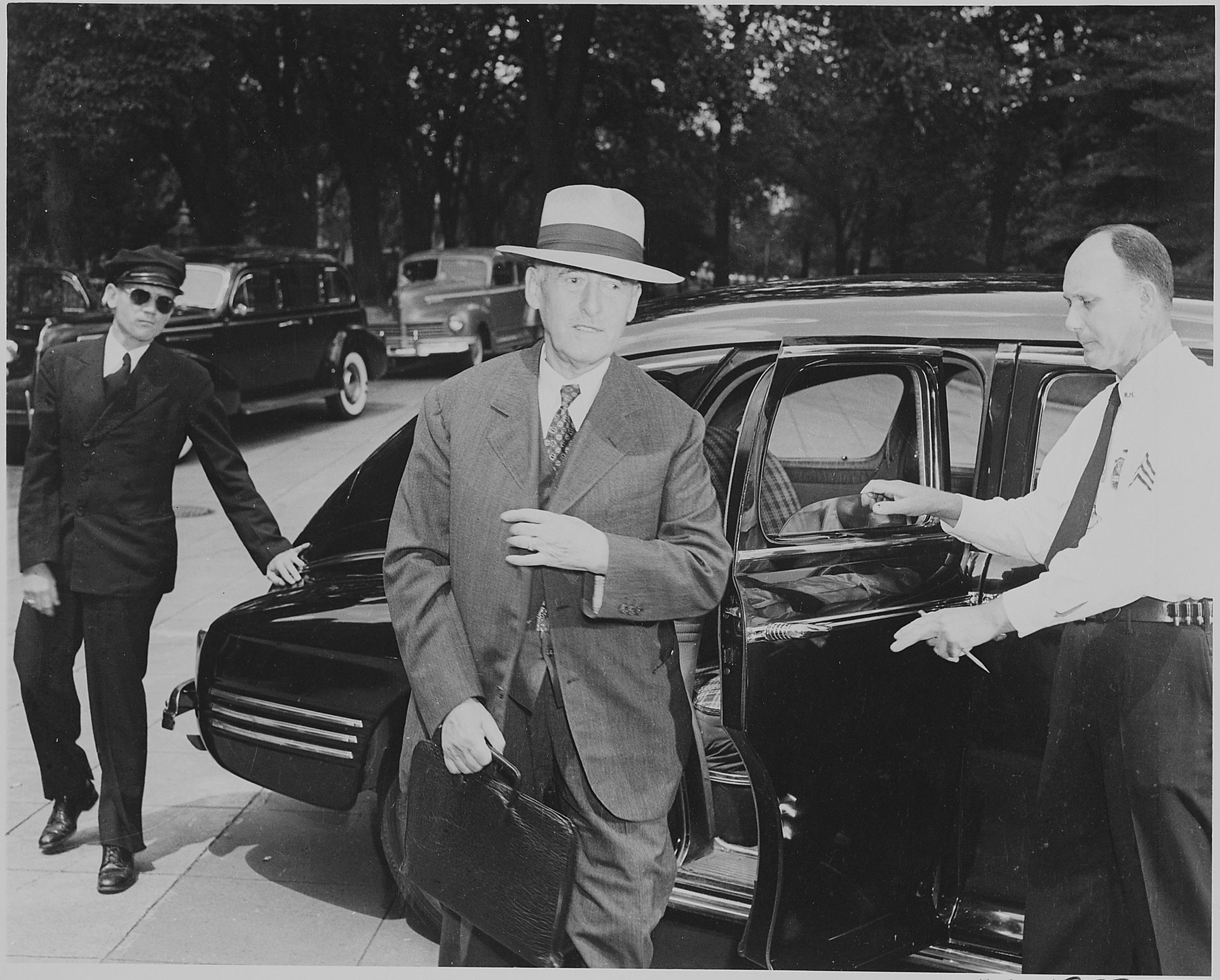 Stimson: "Why We Used the Atomic Bomb&q..(Aug 23,Vol:68 Issue:5)